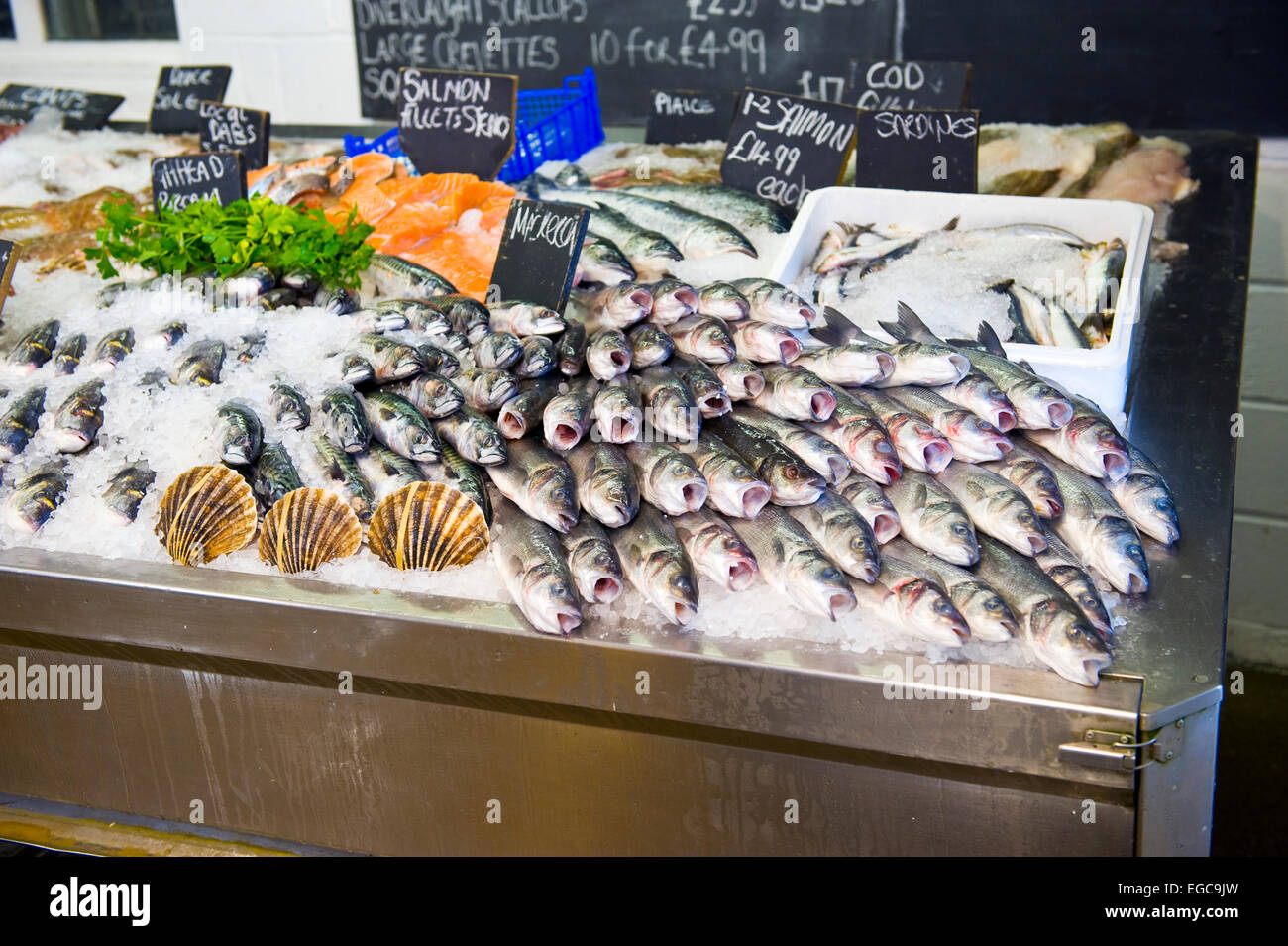 Fishmongers Display High Resolution Stock Photography and Images - Alamy