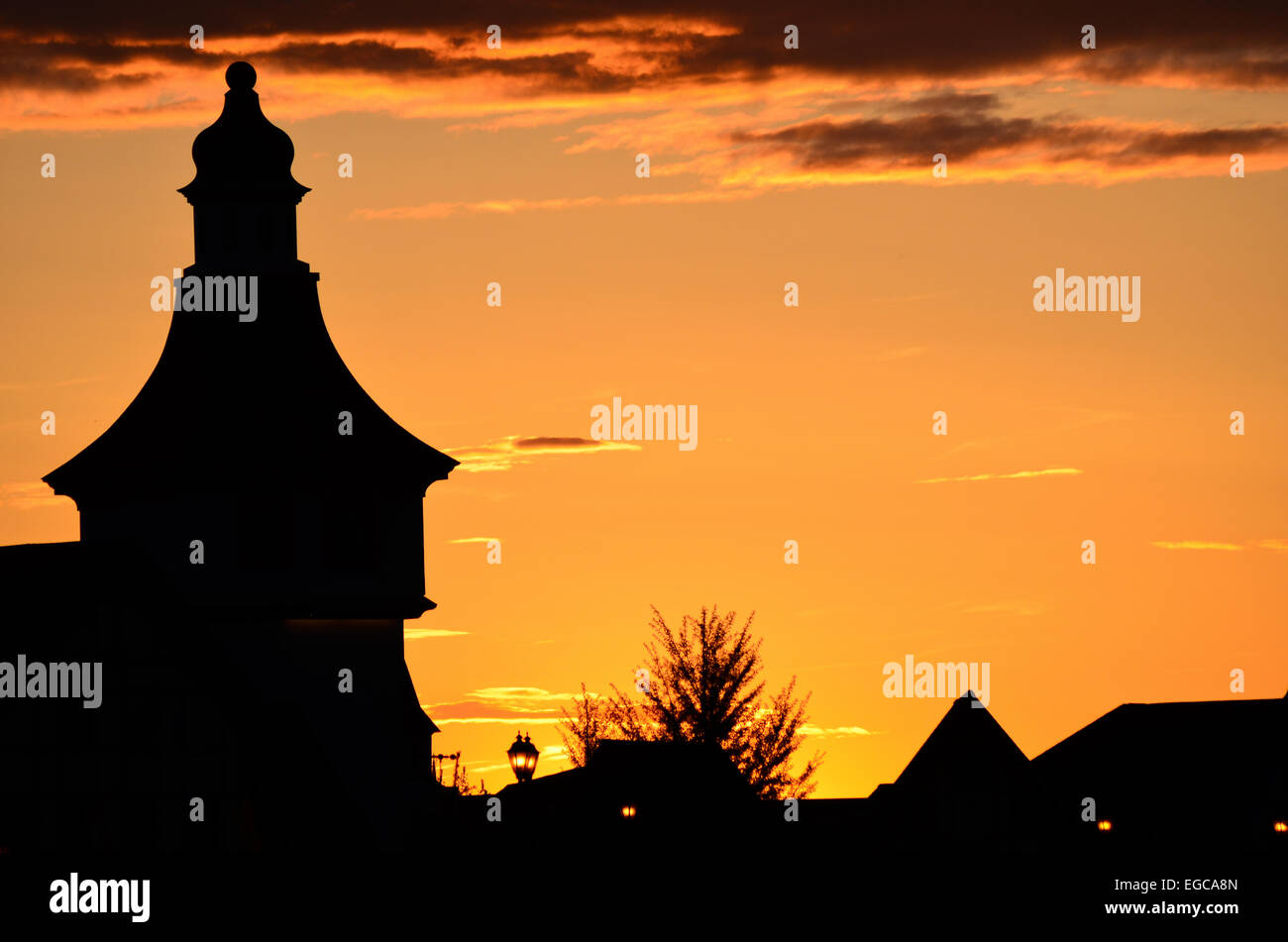 Sunset behind castle silhouette hi-res stock photography and images - Alamy