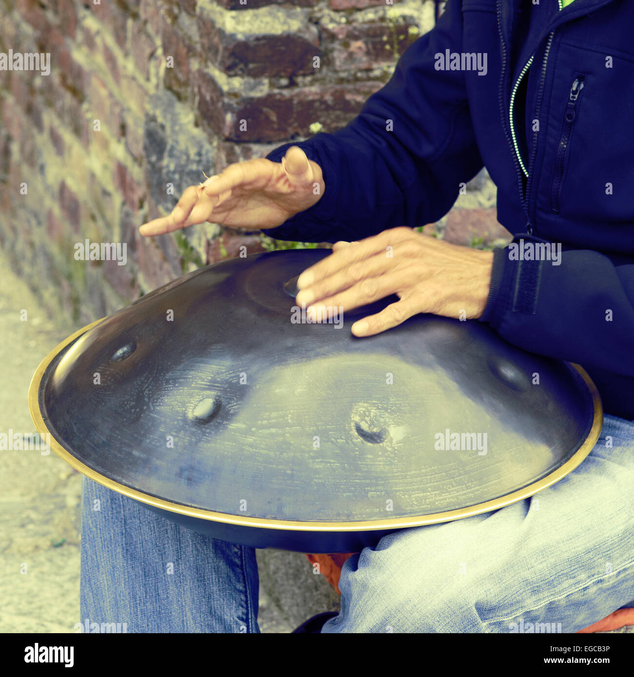 Old drummer hi-res stock photography and images - Alamy