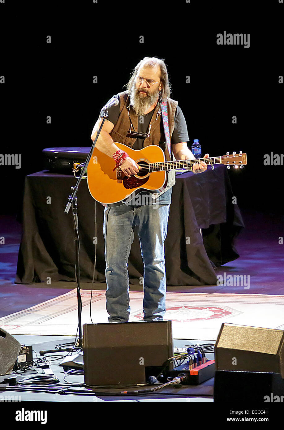 Steve Earle performing at Echo Arena Liverpool Featuring: Steve Earle ...