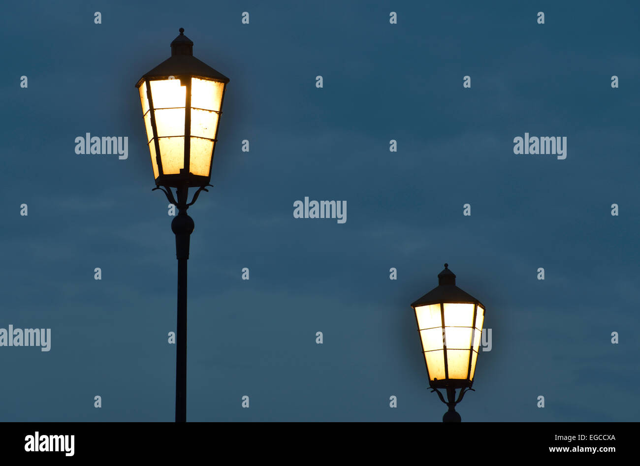 Street light with two lamps hi-res stock photography and images - Alamy