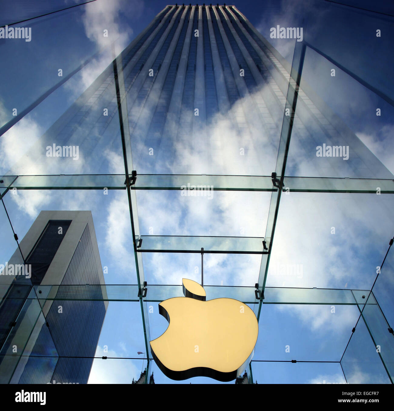 The Apple Logo, on the glass fronted Apple Store, surrounded by the ...