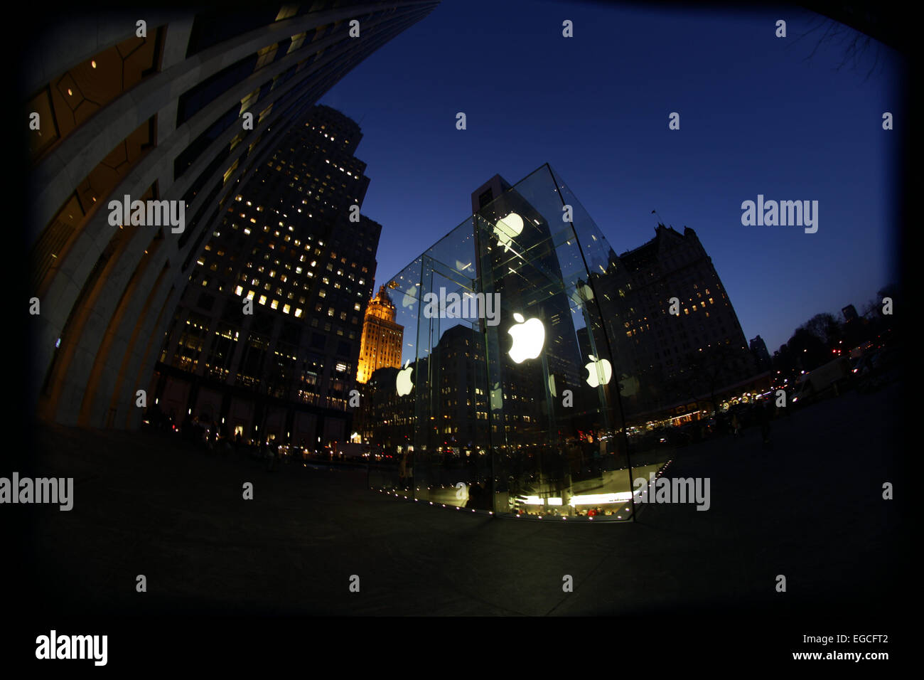 The Apple Logo, on the glass fronted Apple Store, surrounded by the ...