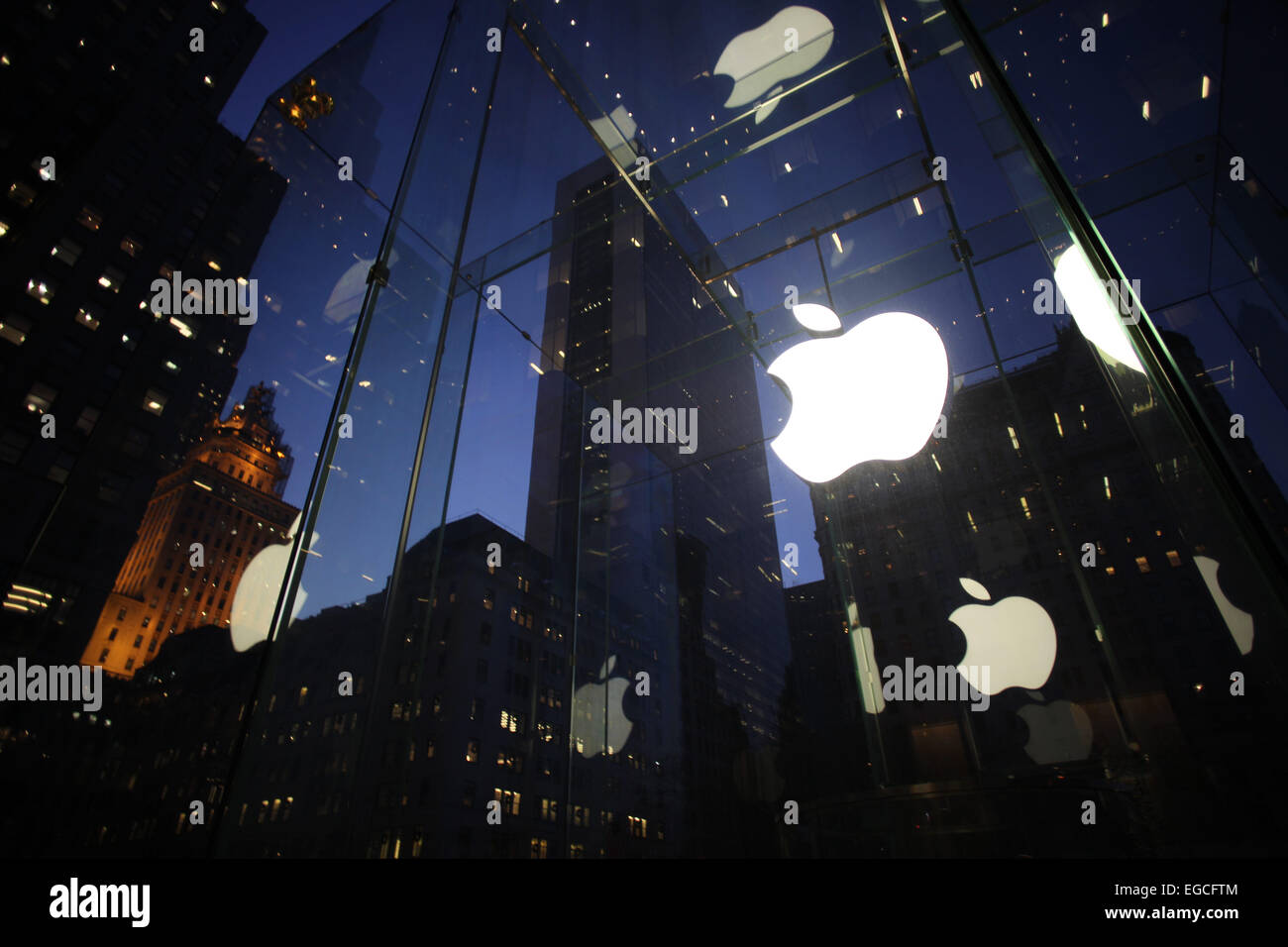 The Apple Logo, on the glass fronted Apple Store, surrounded by the ...