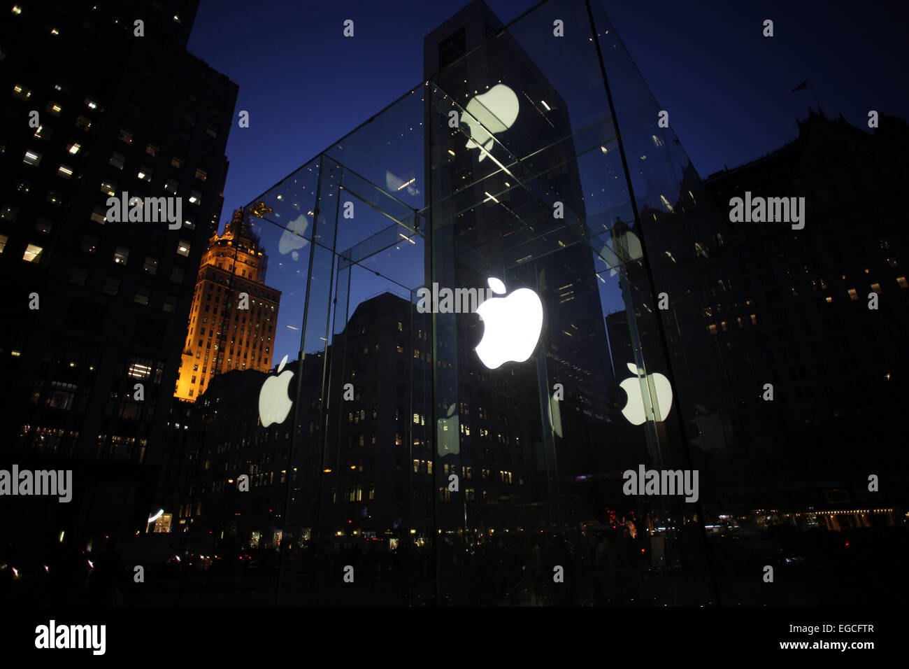 The Apple Logo, on the glass fronted Apple Store, surrounded by the ...