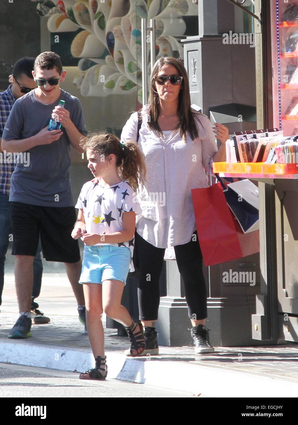 Soleil Moon Frye takes her daughter shopping in Hollywood Featuring ...