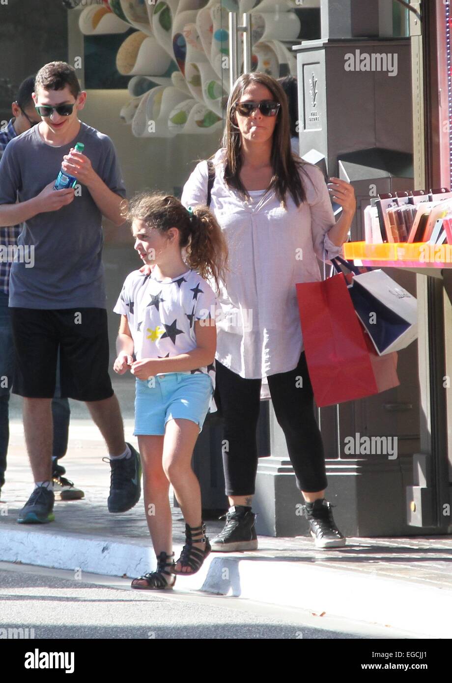 Soleil Moon Frye takes her daughter shopping in Hollywood Featuring ...