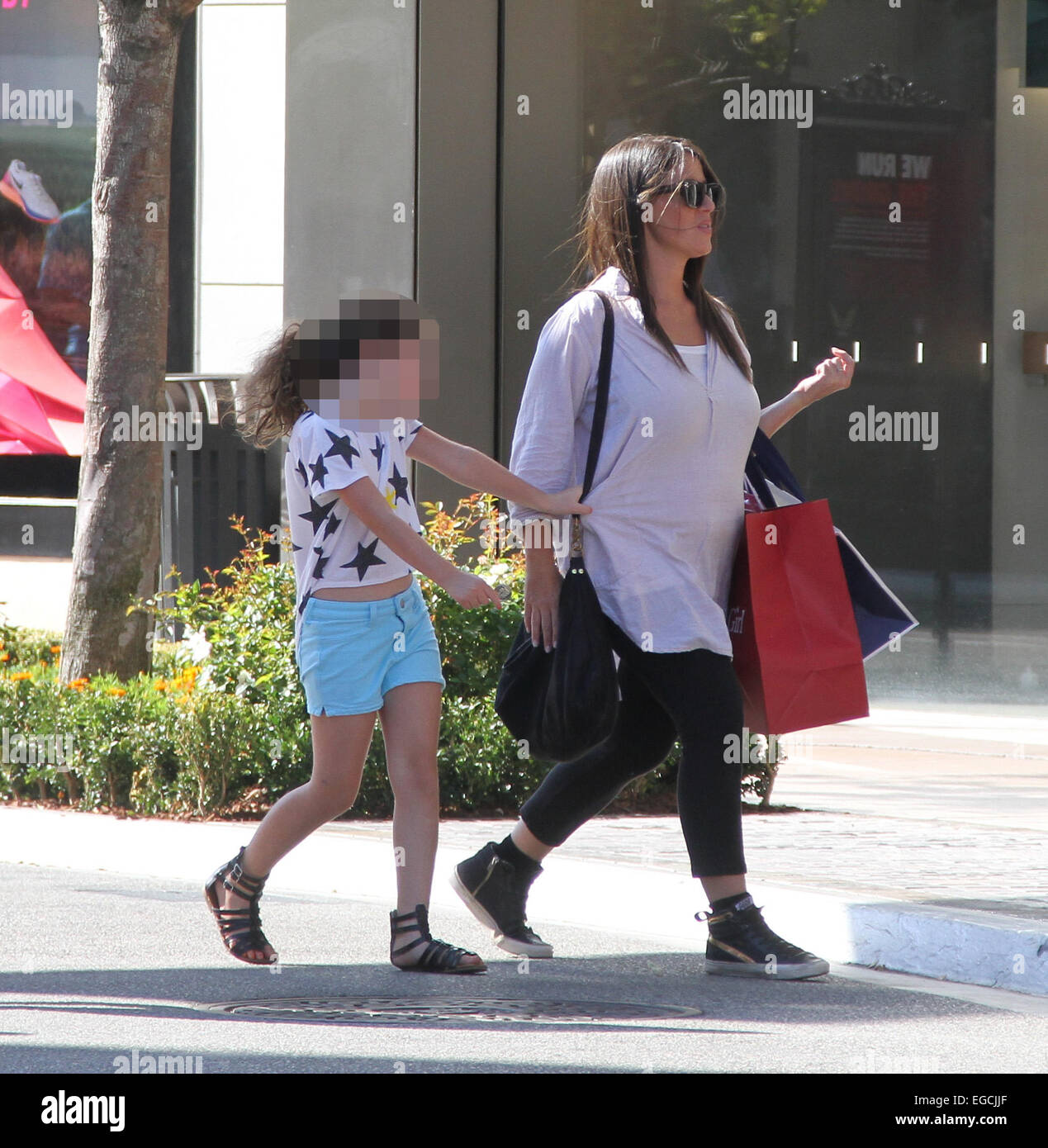 Soleil Moon Frye takes her daughter shopping in Hollywood Featuring ...