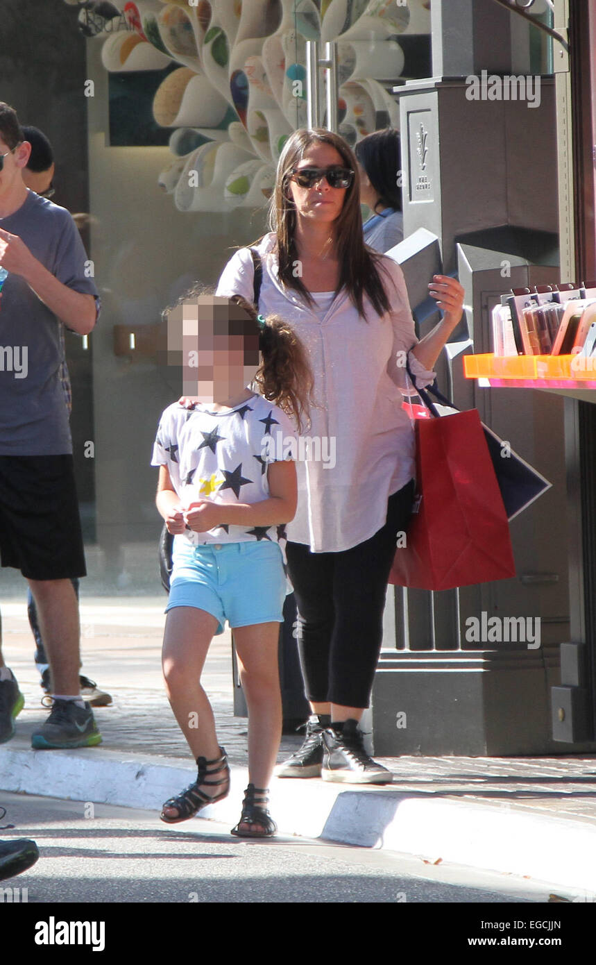 Soleil Moon Frye takes her daughter shopping in Hollywood Featuring ...