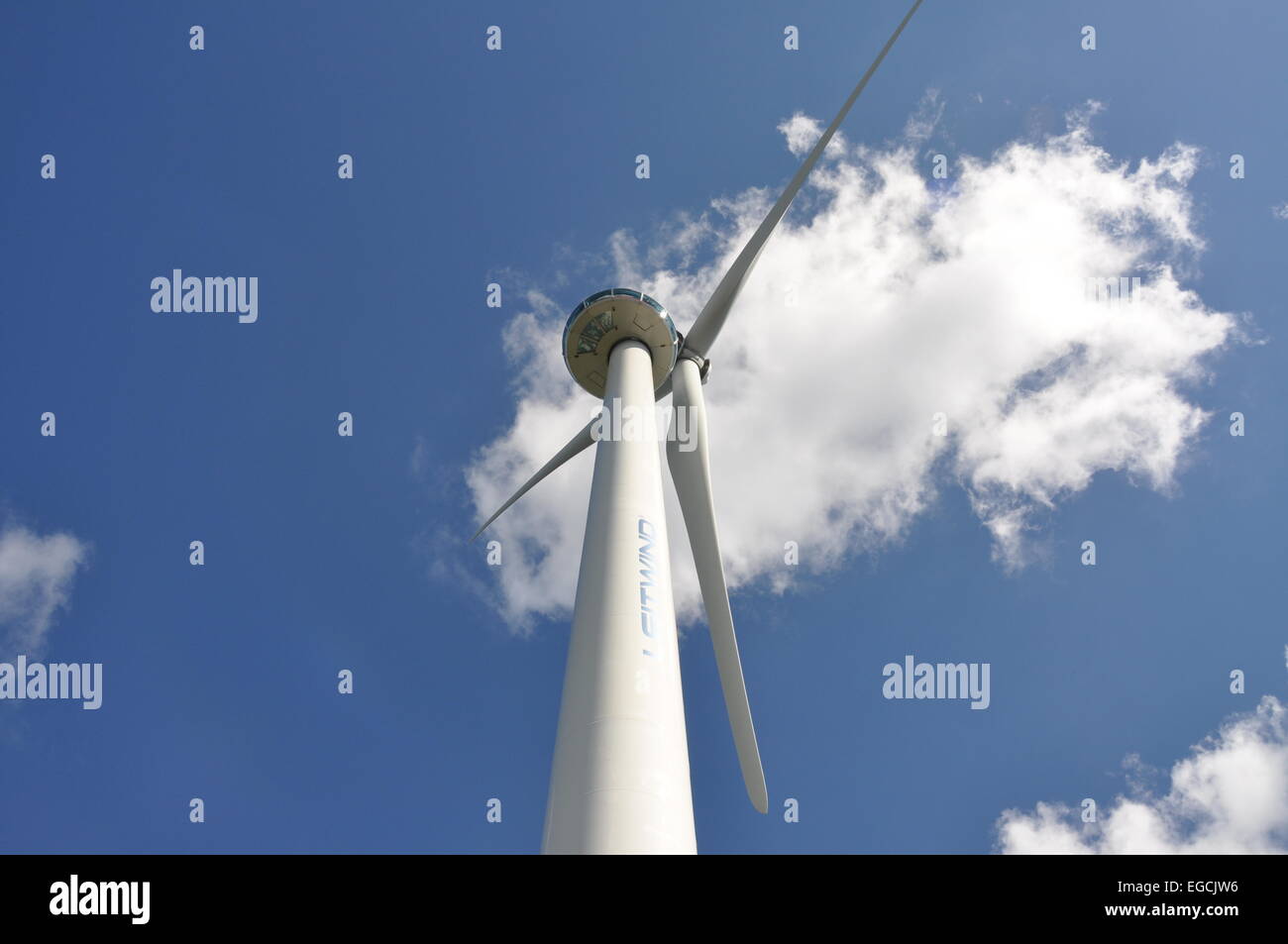 Wind Turbine on Grouse Mountain in North Vancouver, Windrad auf Grouse ...
