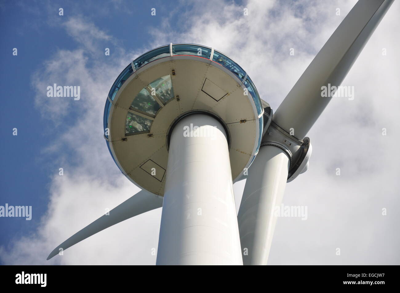 Wind Turbine on Grouse Mountain in North Vancouver, Windrad auf Grouse ...