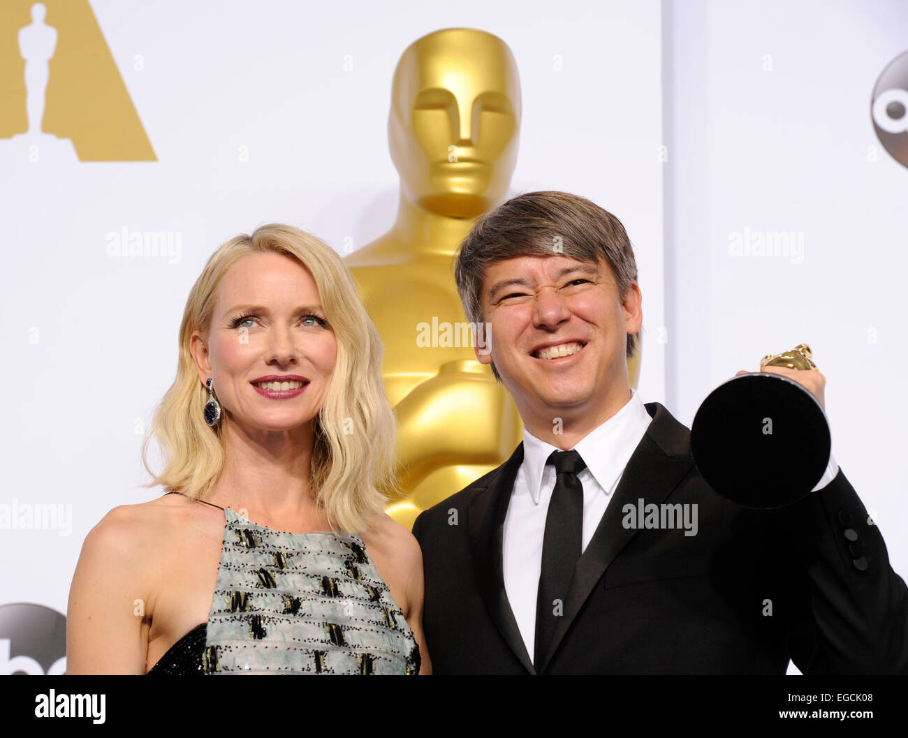 Los Angeles, USA. 22nd Feb, 2015. Editor Tom Cross (R) poses with Naomi ...