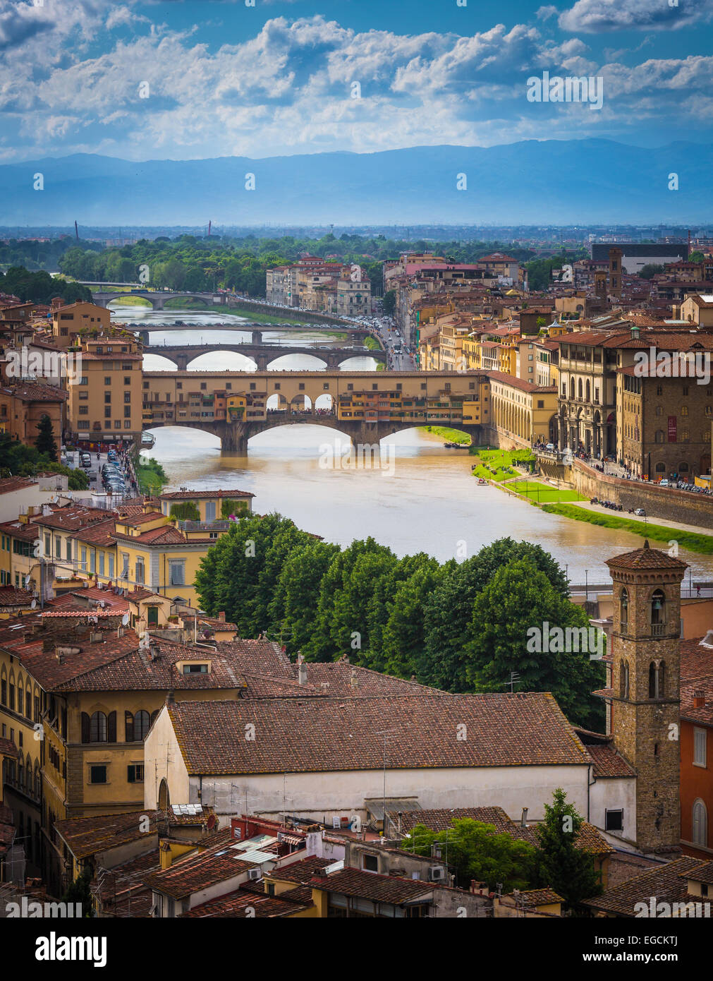 The river Arno and Ponte Vecchio bridge in Firenze (Florence), Italy ...