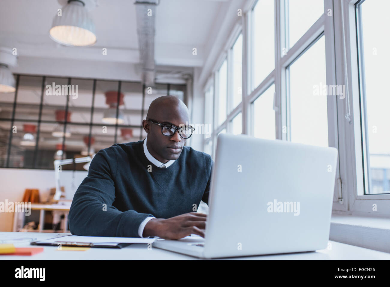 African office laptop hi-res stock photography and images - Alamy