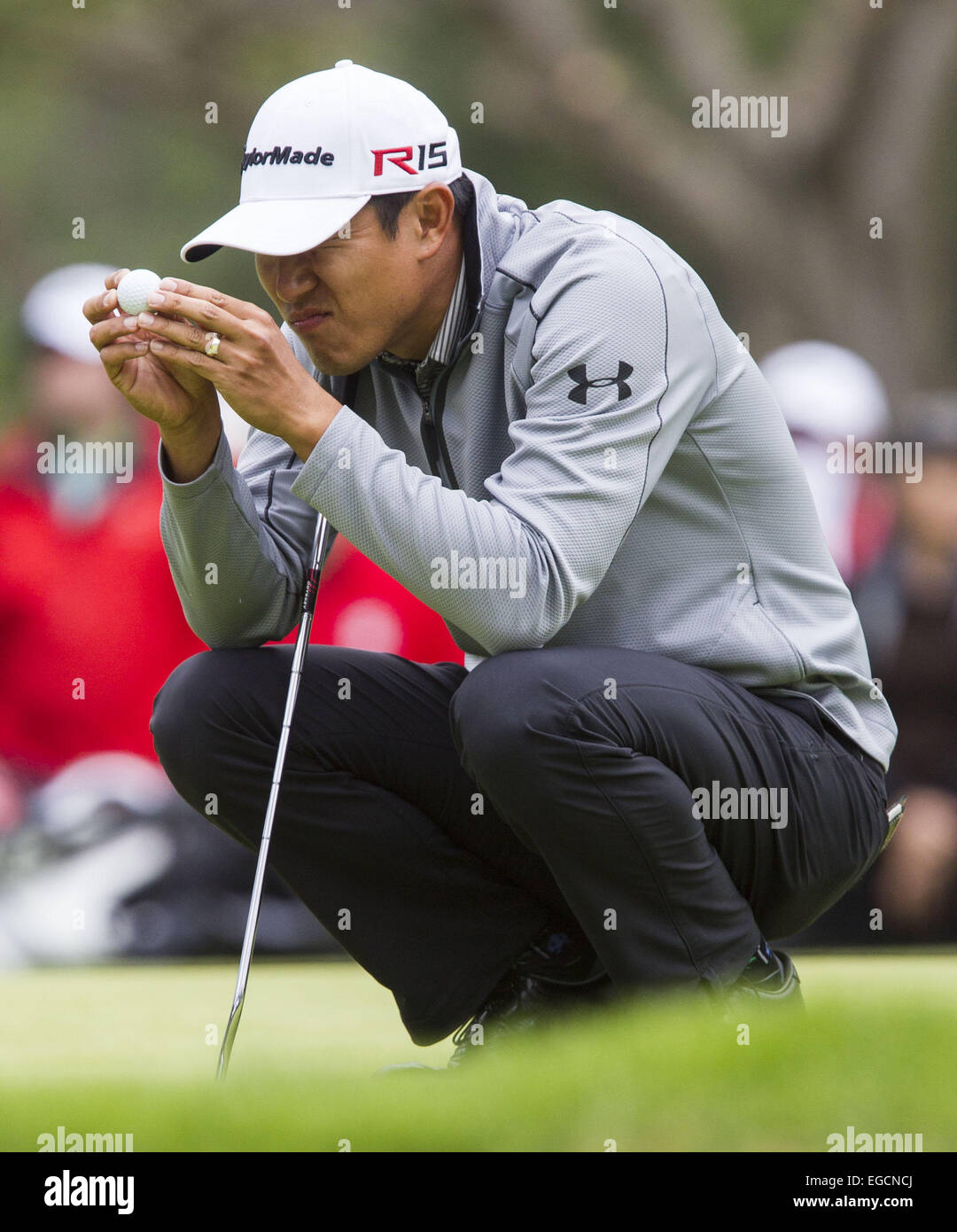 Los Angeles, California, USA. 22nd Feb, 2015. James Hahn lines up his ...