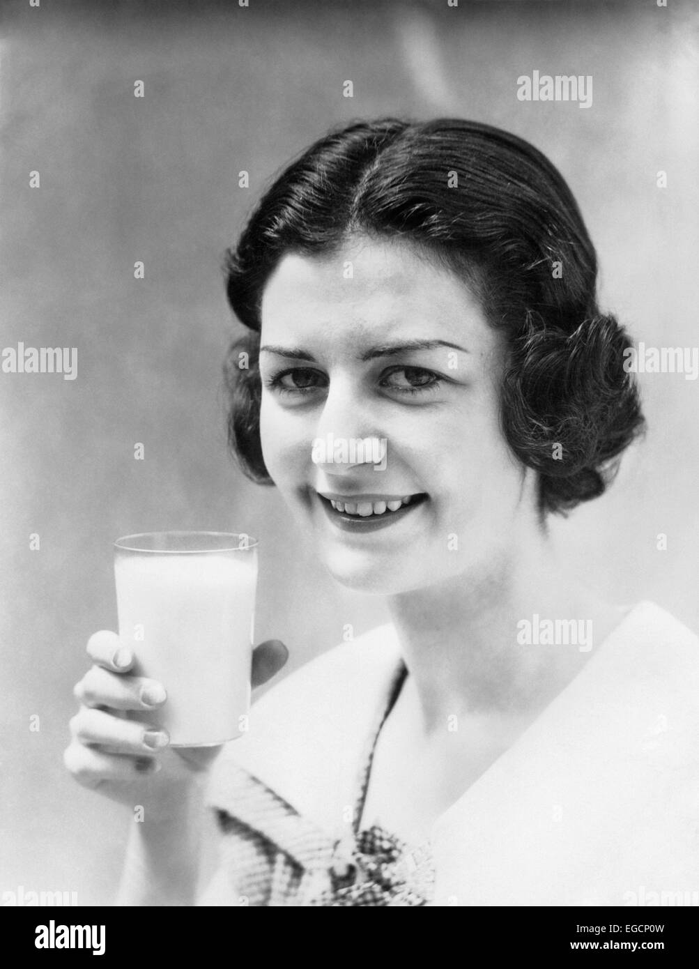 woman-holding-food-1930s-black-and-white-stock-photos-images-alamy