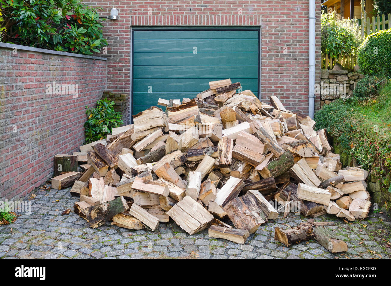 Driveway fire hi-res stock photography and images - Alamy