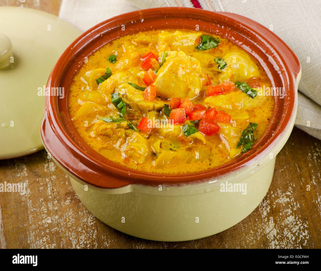 Curry in bowl on wooden table. Selective focus Stock Photo - Alamy