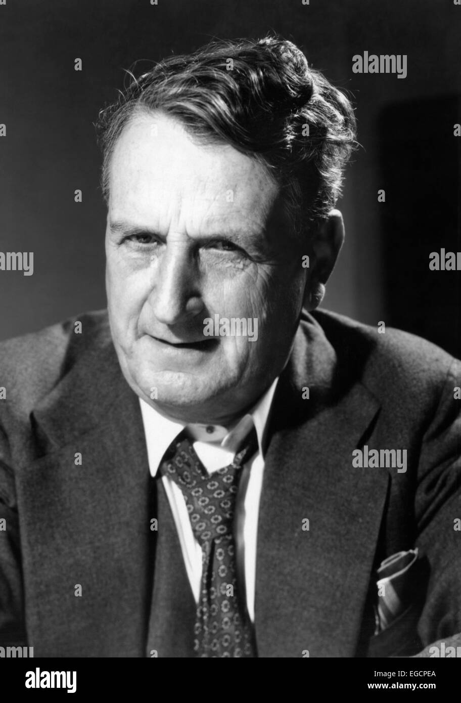 1940s ELDERLY MAN PORTRAIT BUSINESS SUIT LOOSENED TIE HAIR MESSED UP ...
