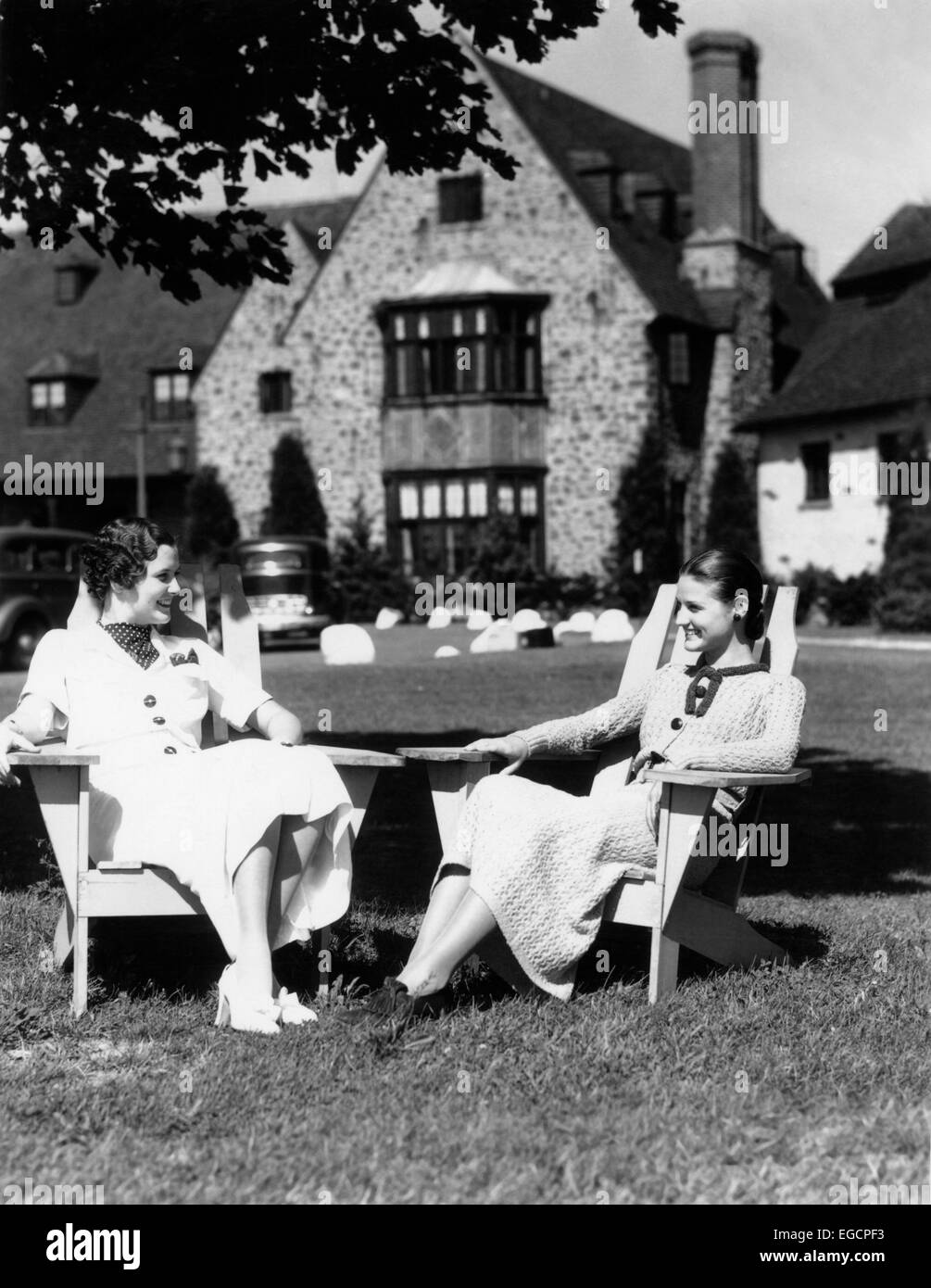 Country house 1930s hi-res stock photography and images - Alamy