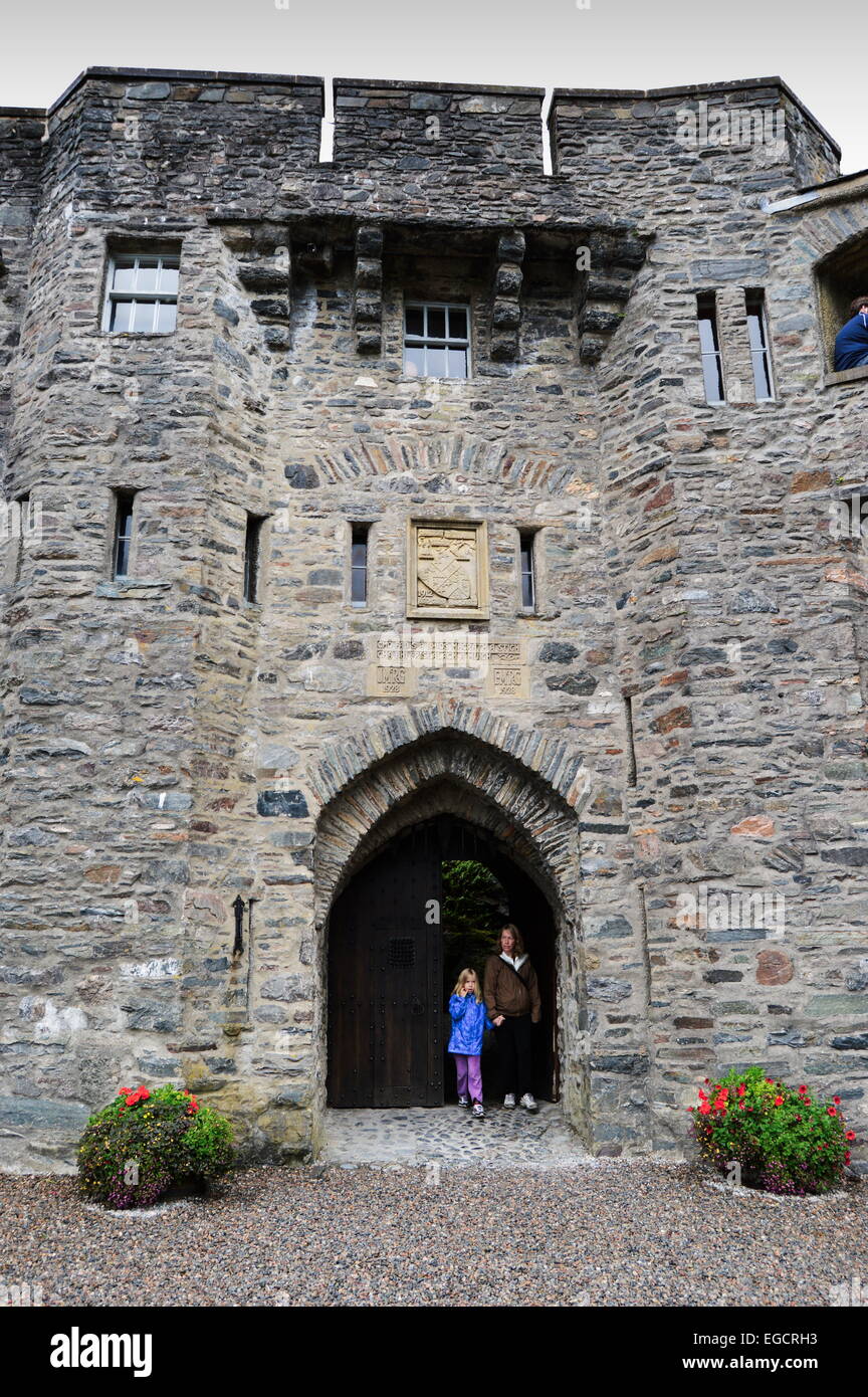 Mother and daughter in entrance to Eilean Donan Castle, Scotland Stock ...