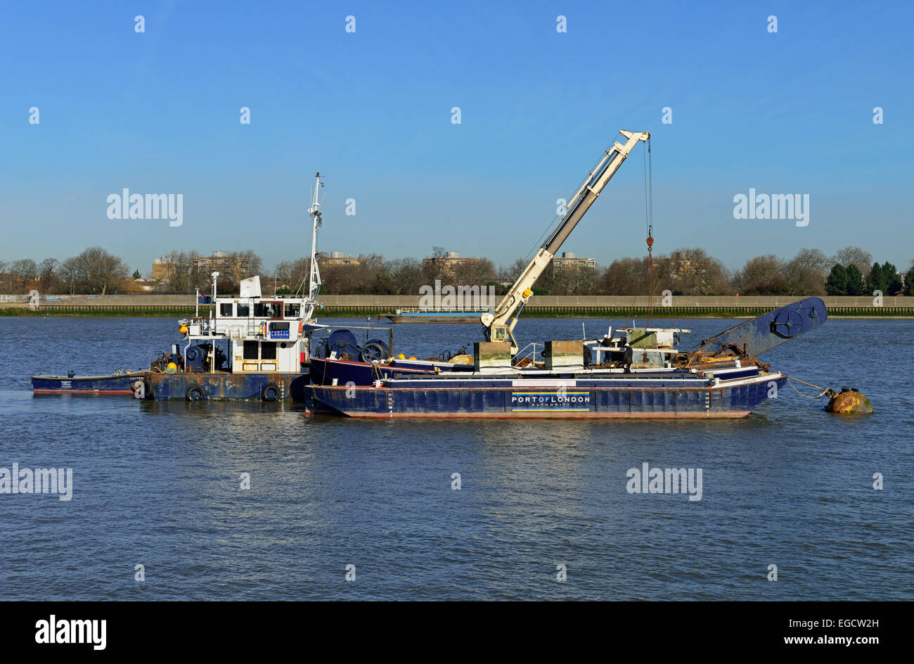 River thames waste barges hi-res stock photography and images - Alamy