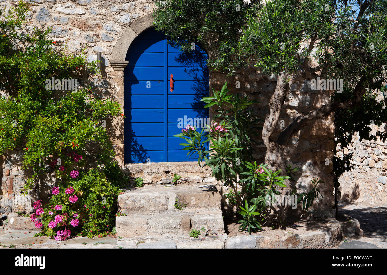 Medieval front door hi-res stock photography and images - Alamy
