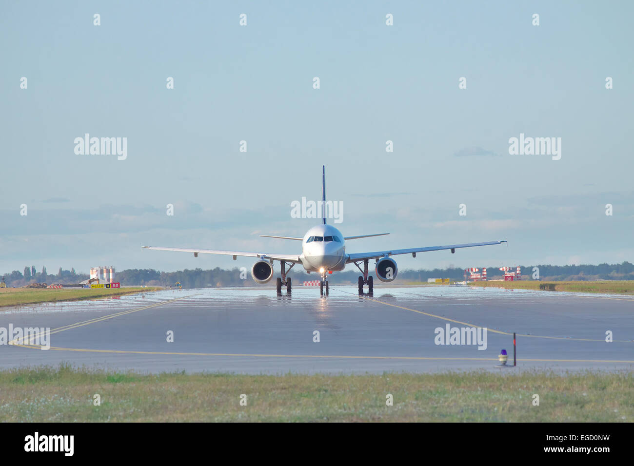 Jet taxiing along the runway in the airport Stock Photo - Alamy