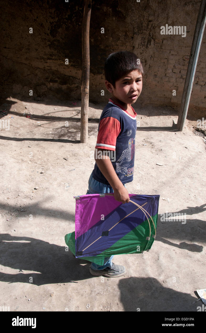 Afghan boy kite hi-res stock photography and images - Alamy