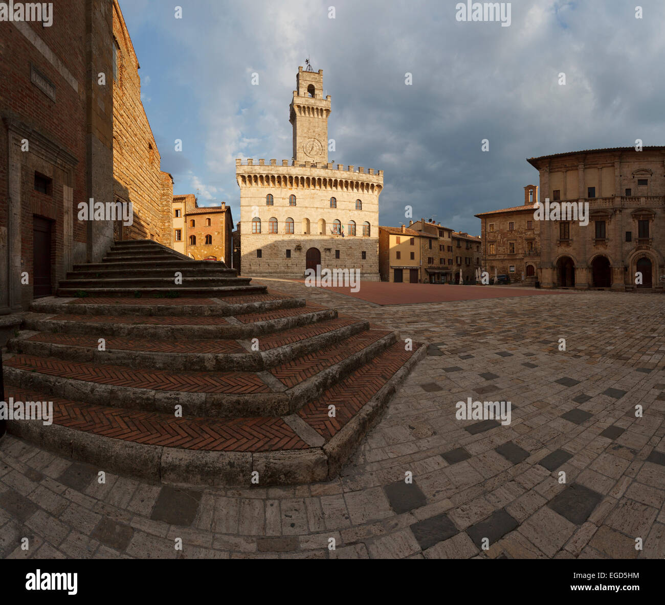 Montepulciano square hi-res stock photography and images - Alamy