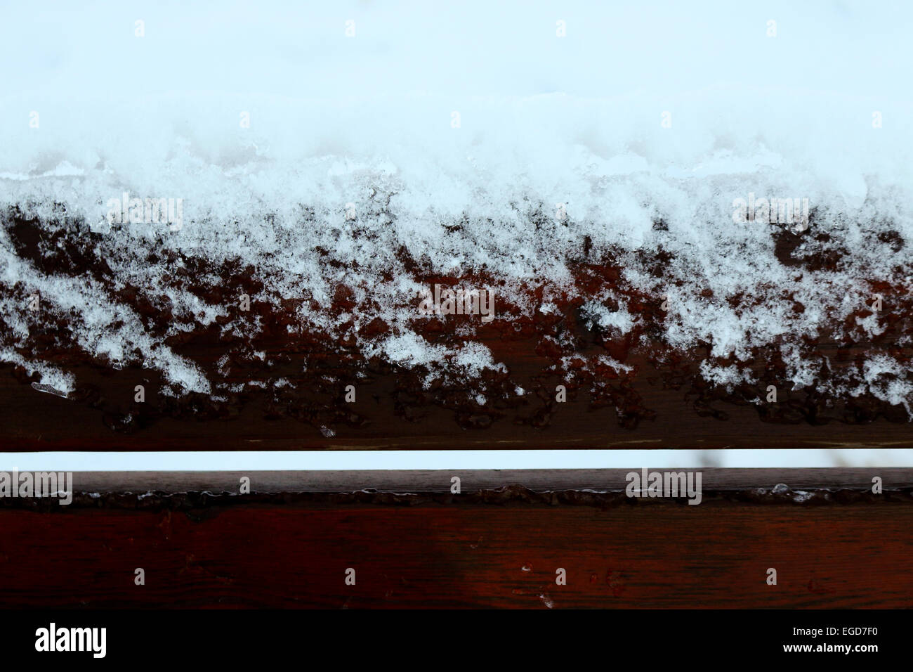 Snowy bench hi-res stock photography and images - Alamy