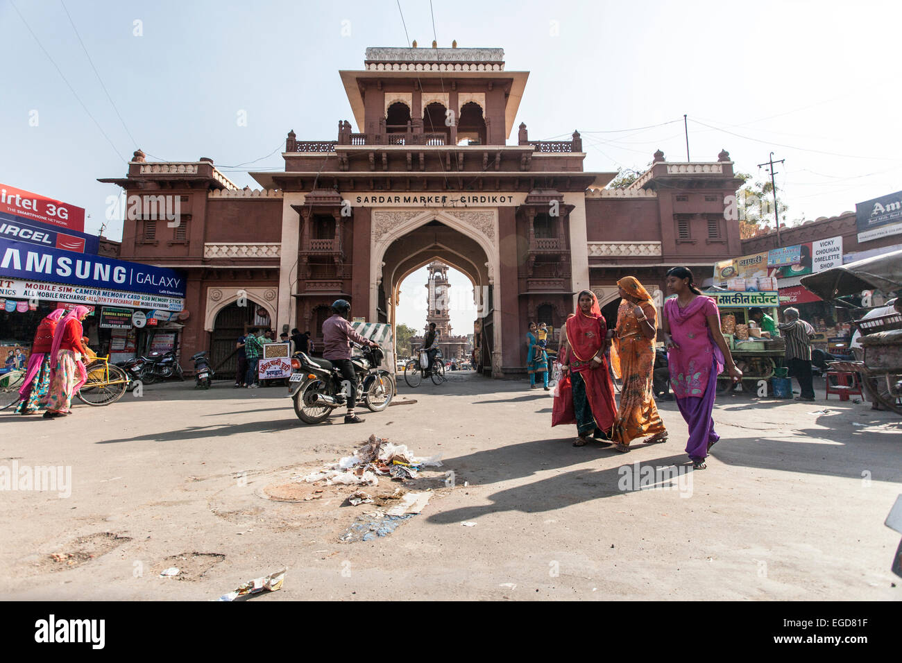 Crowded gate hi-res stock photography and images - Alamy