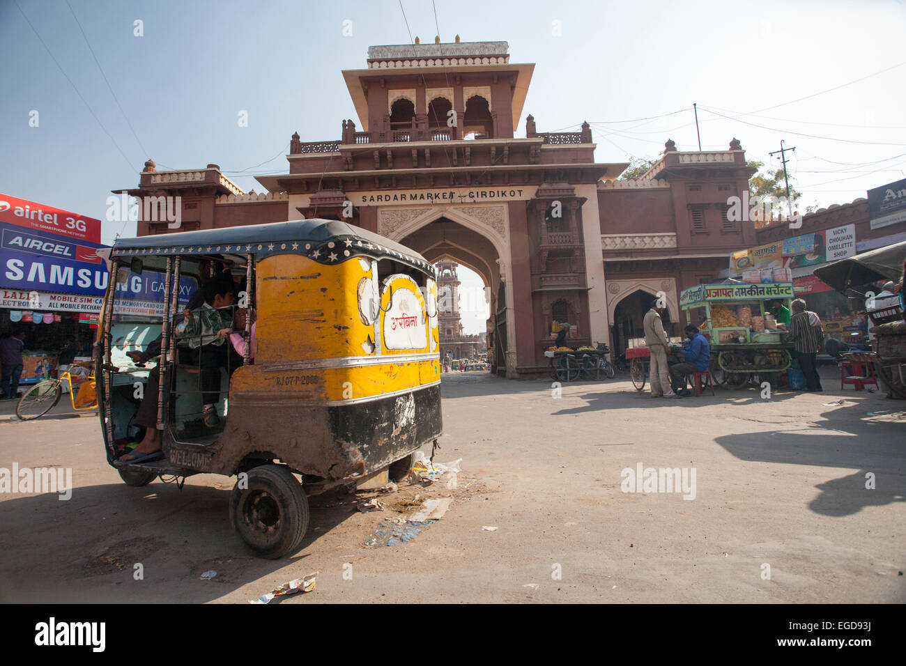 Crowded gate hi-res stock photography and images - Alamy