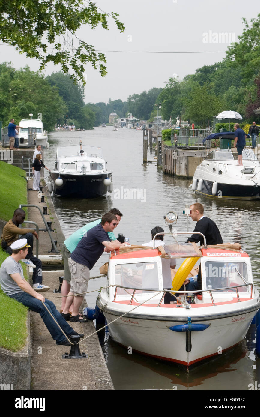 Molesey surrey hi-res stock photography and images - Alamy