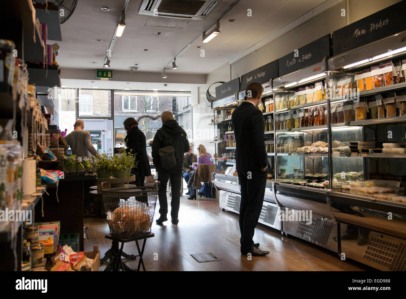 Uk grocer shop interior hi-res stock photography and images - Alamy