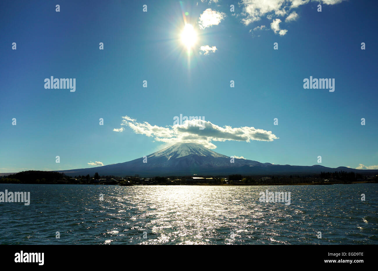 Noon sun hi-res stock photography and images - Alamy