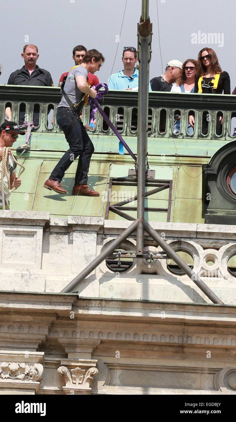 Tom Cruise inspects the set of his new Mission Impossible 5 movie on ...