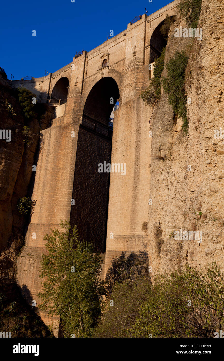 Bridge that divides the city of Ronda Stock Photo - Alamy