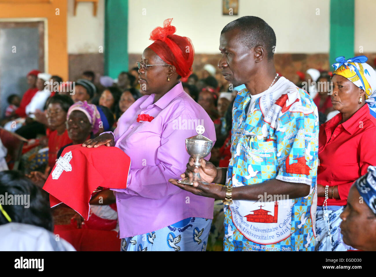 Holy communion (eucharist) during sunday mass at a Roman Catholic ...