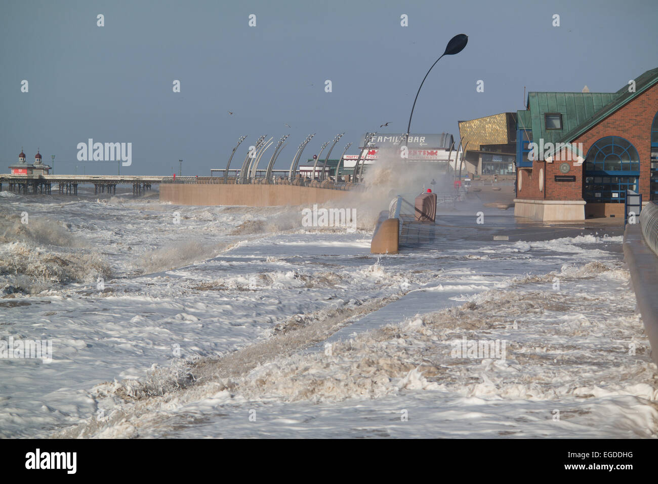 Windy blackpool high seas hi-res stock photography and images - Alamy