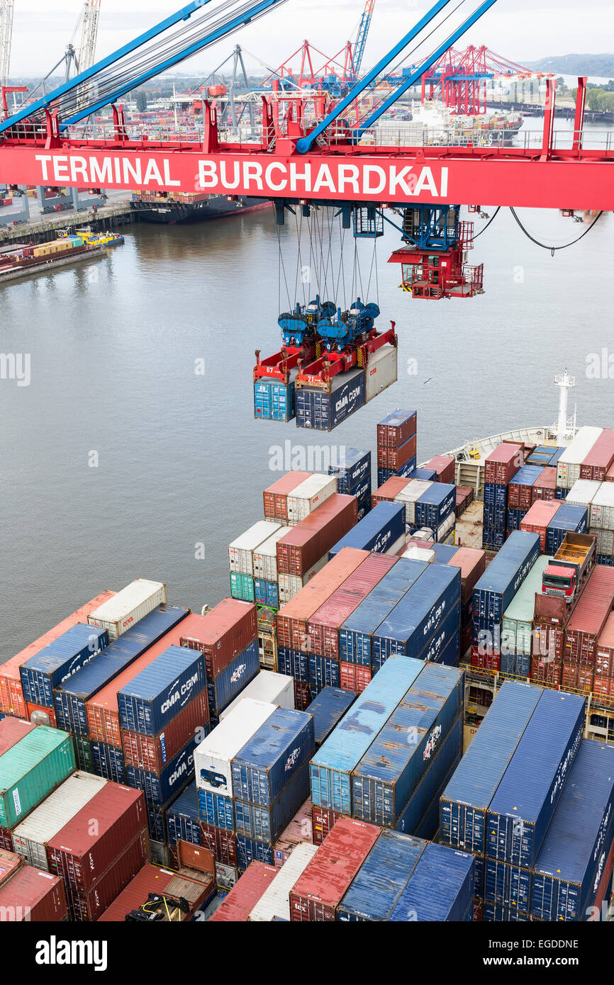 Tandem container crane for loading and unloading a ship, Burchardkai ...