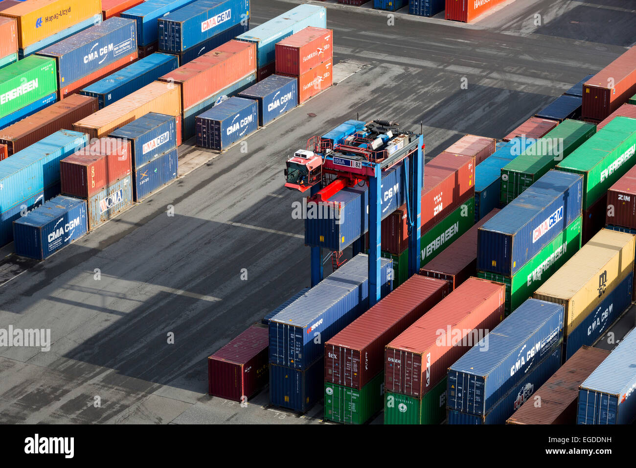 Straddle carrier hi-res stock photography and images - Alamy