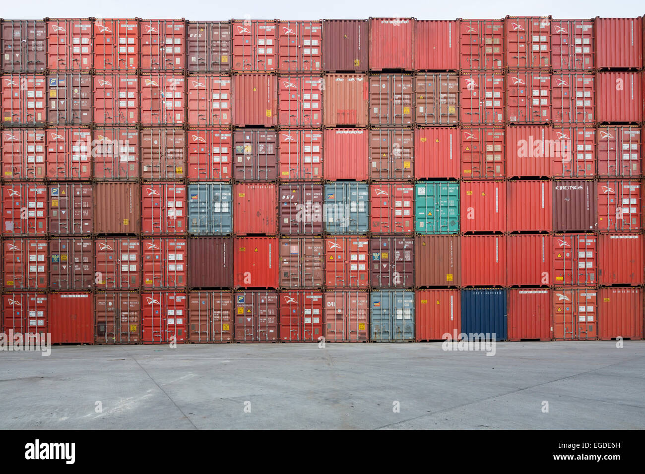 Stacking containers hi-res stock photography and images - Alamy