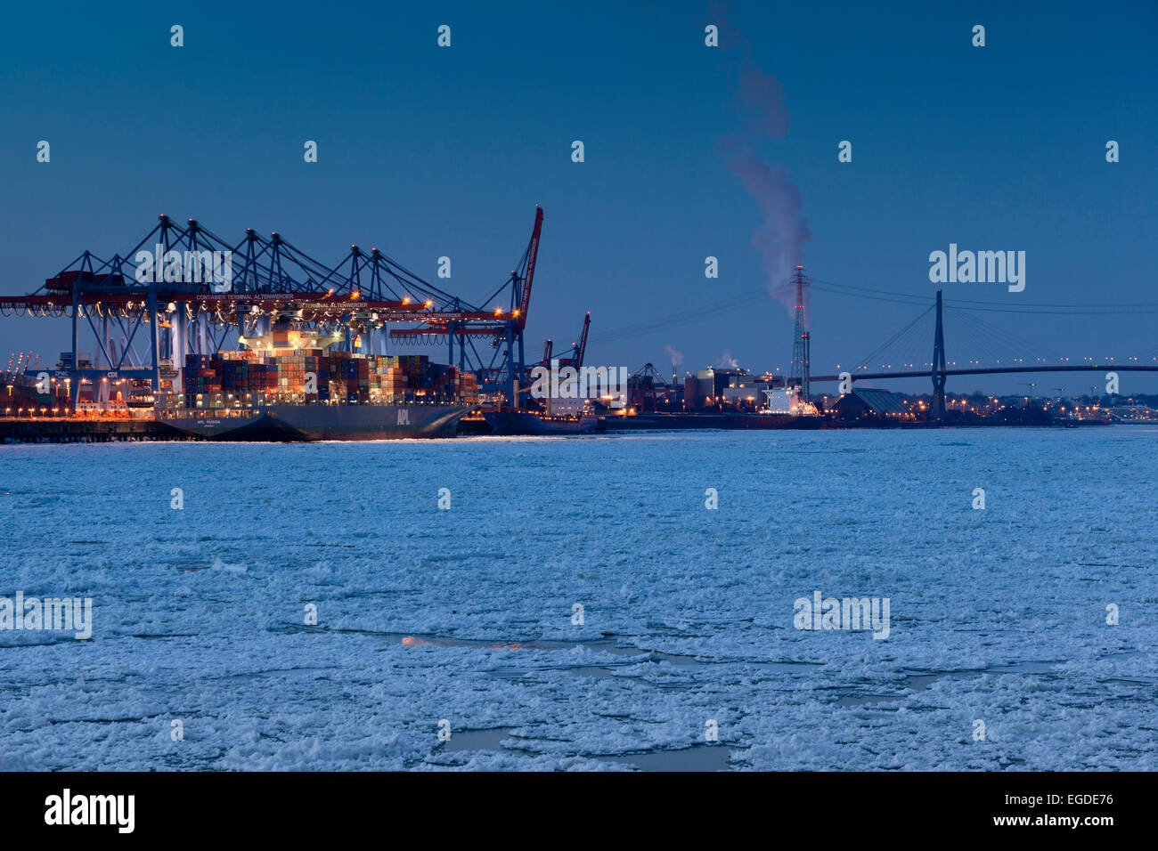 Container ship bridge hi-res stock photography and images - Alamy
