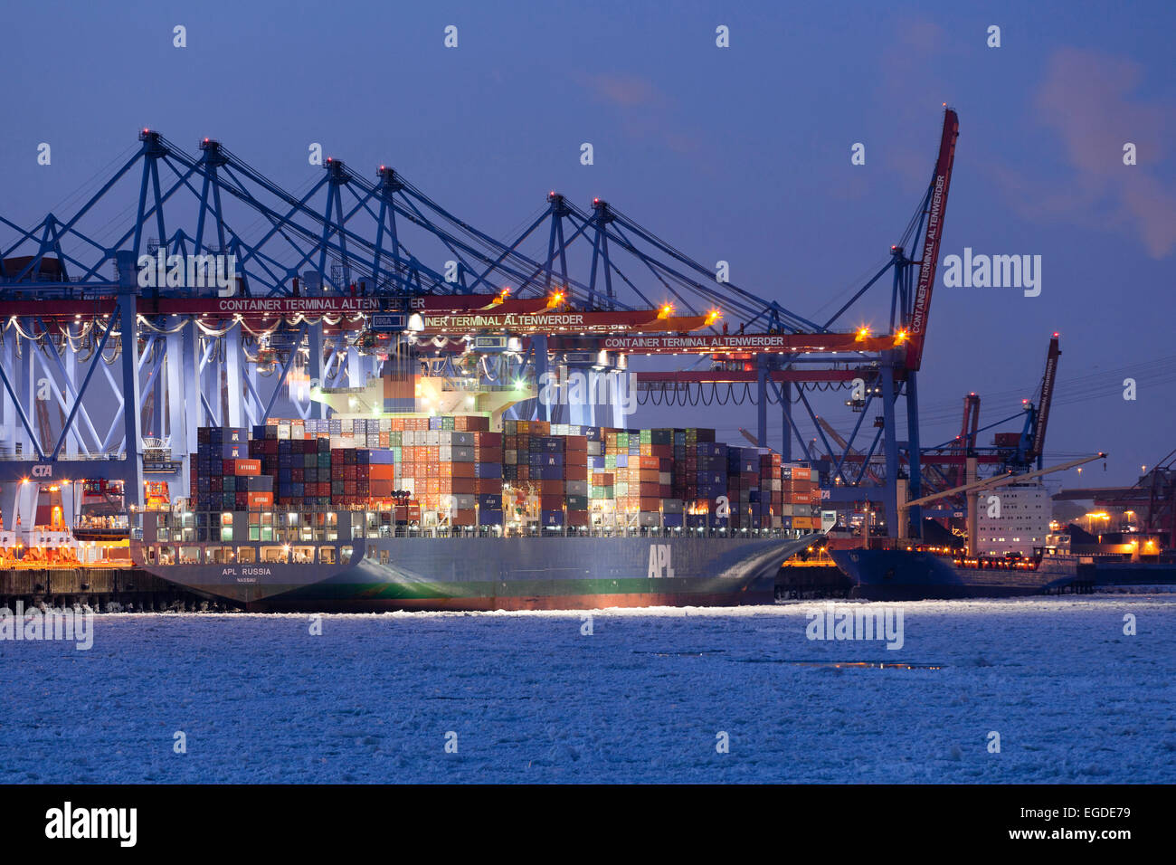 Container ship bridge hi-res stock photography and images - Alamy