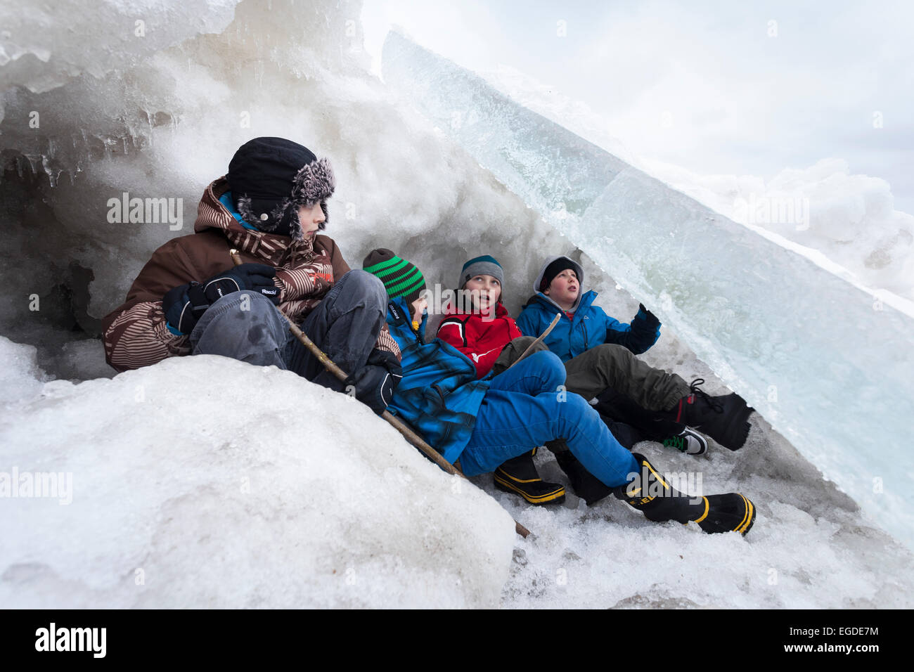 Children playing in the ice at the river Elbe, Hamburg, Germany Stock ...