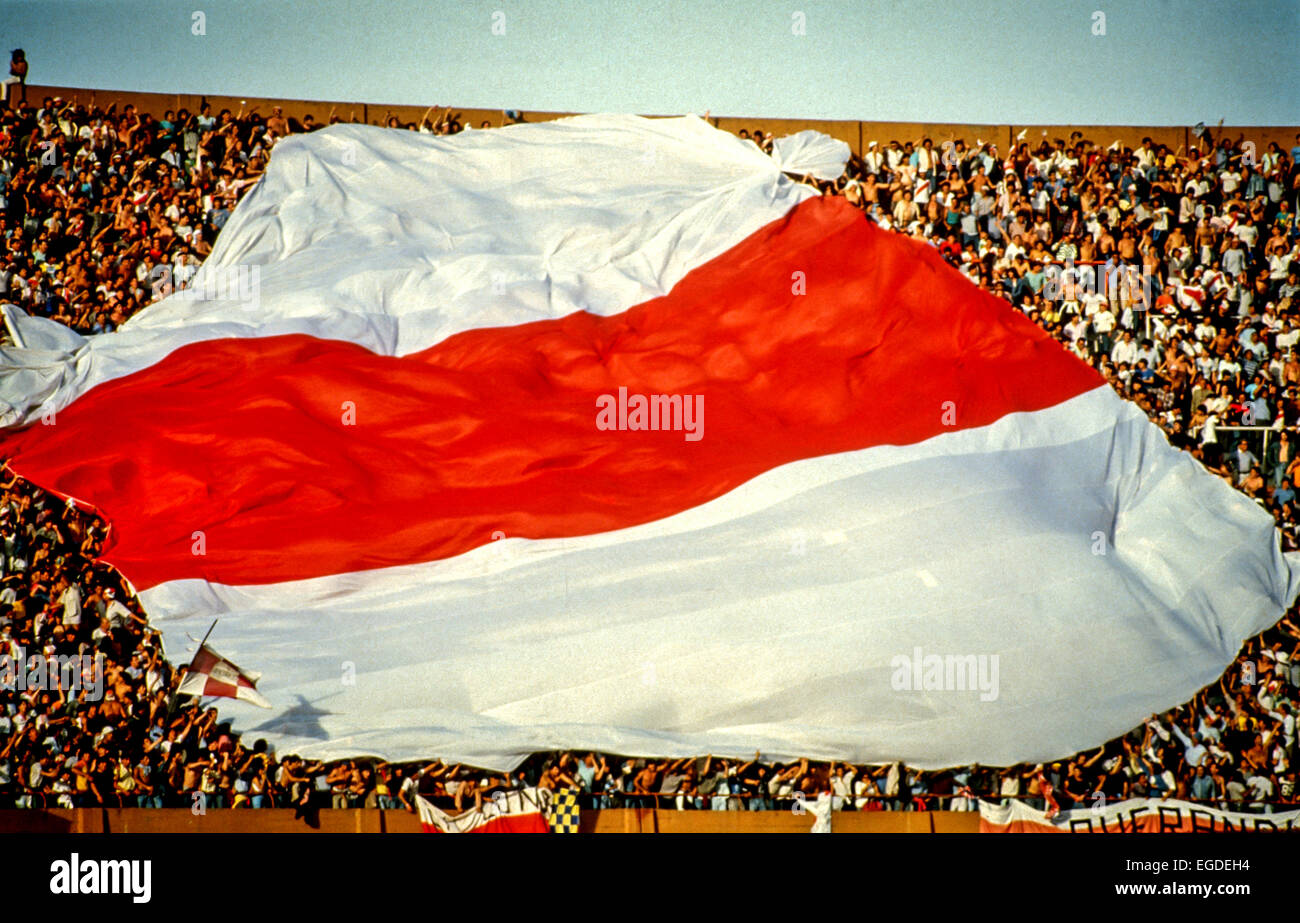 Football supporters crowd hi-res stock photography and images - Alamy
