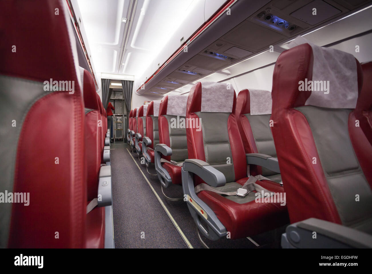 Long aisle with rows of sits in airlane Stock Photo - Alamy