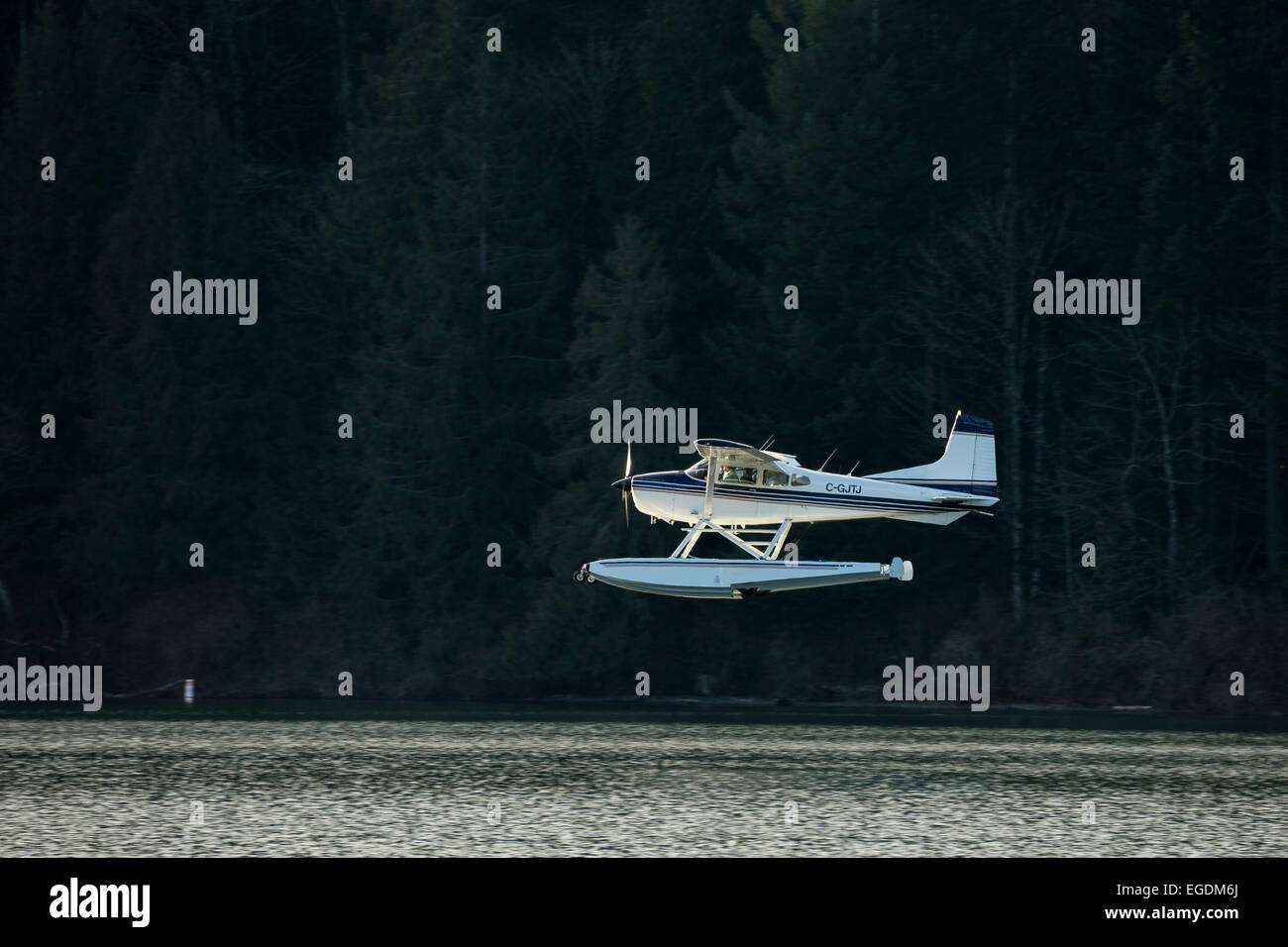 Cessna 182 hi-res stock photography and images - Alamy