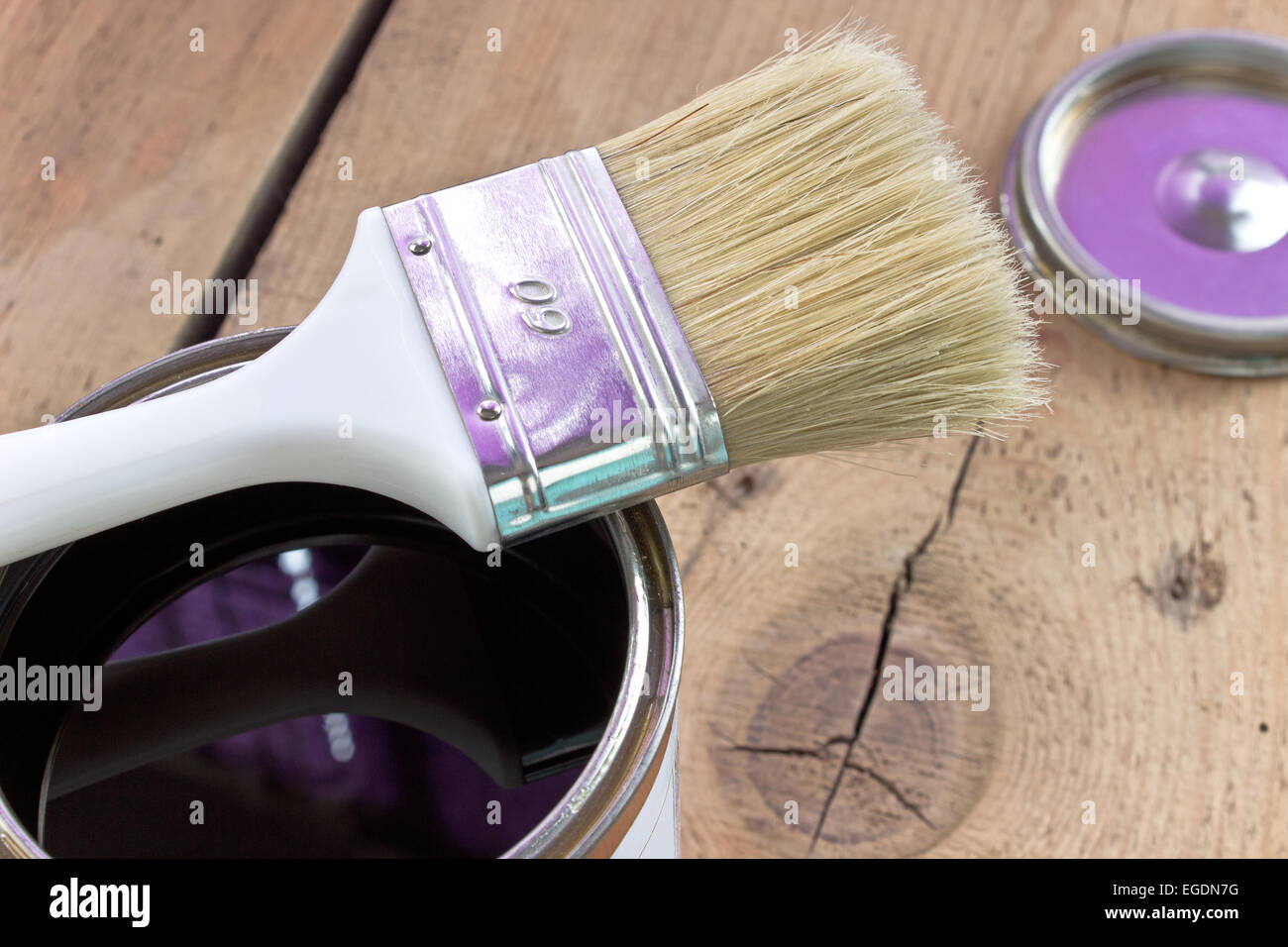 Paint brush and varnish can on wooden background Stock Photo - Alamy